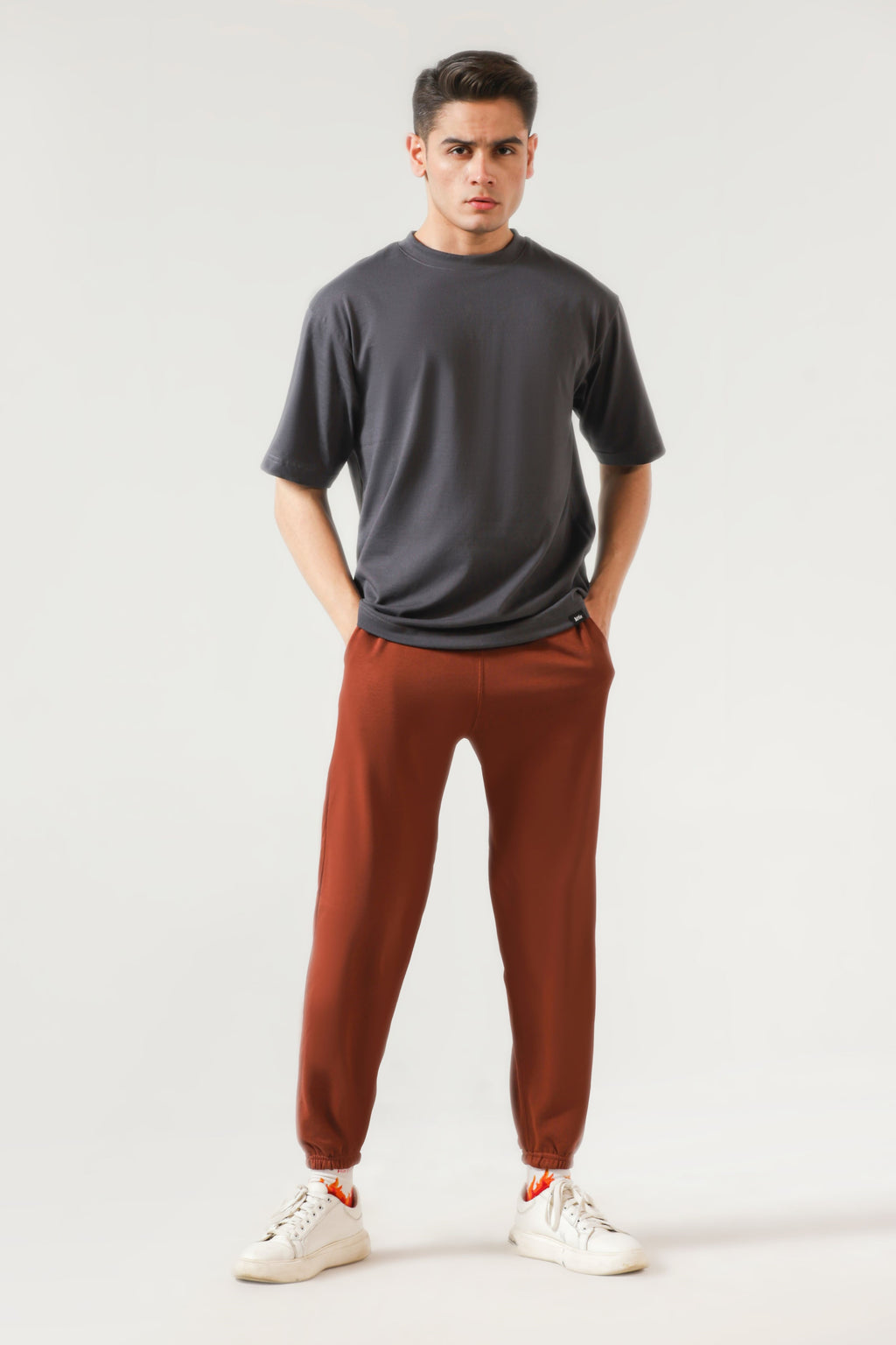 Relaxed-Fit Cotton Joggers in Burnt Red – Attir